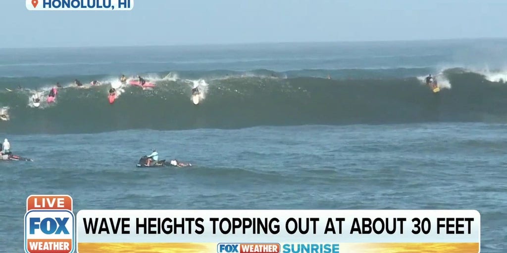 Wave heights topping out at about 30 feet in Honolulu, Hawaii | Latest ...