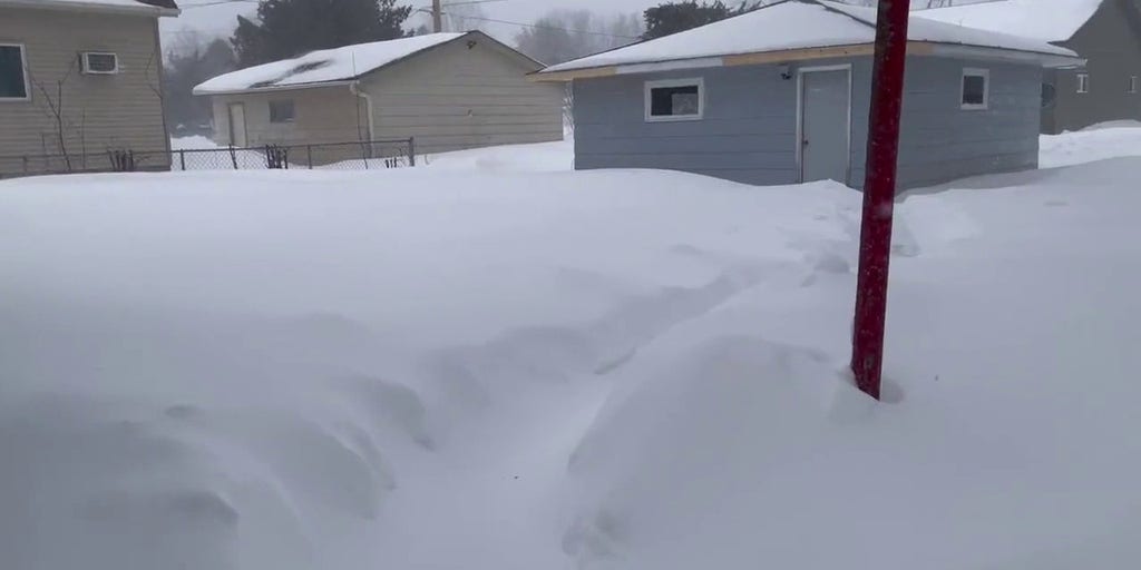 Winter Storm results in high snow drifts for Ashland, Wisconsin ...
