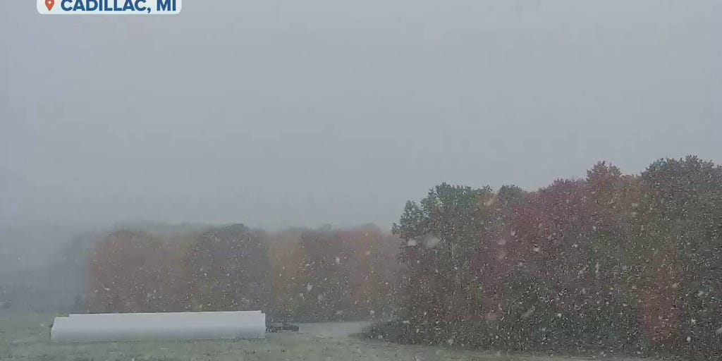 Heavy snow falls in Cadillac, Michigan as fall foliage peaks | Latest ...