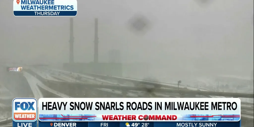 Milwaukee clearing out after winter storm dumped snow over metro area ...