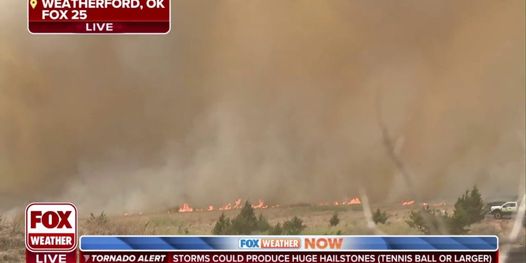 Wildfire blazes near Oklahoma town | Latest Weather Clips | FOX Weather