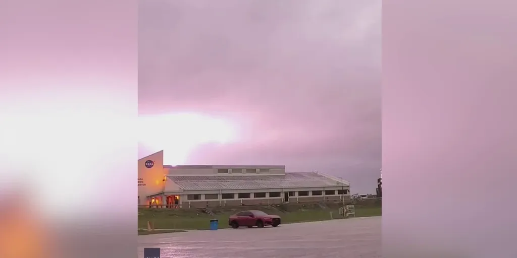 Lightning strike seen over NASA building as storms sweep across eastern ...