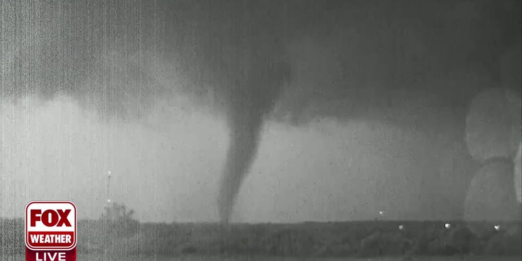 Tornado forms quickly in Cole, Oklahoma on Thursday night | Latest ...