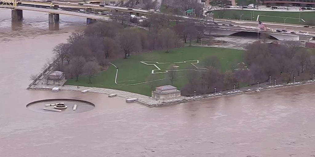 Point State Park Fountain in Pittsburgh floods after recent rain ...
