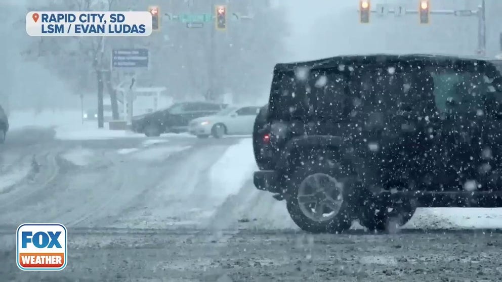 Heavy snow brings near-whiteout conditions to South Dakota | Latest ...
