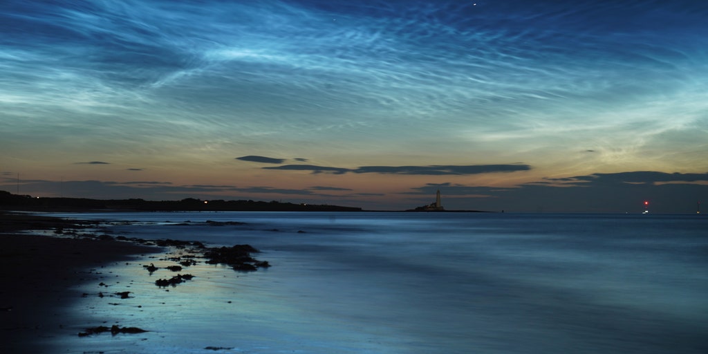 How meteor smoke can turn into a dazzling display of glowing clouds at ...