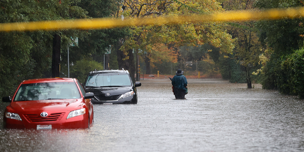 Powerful storm continues bringing heavy rain, wind, snow to West Coast ...