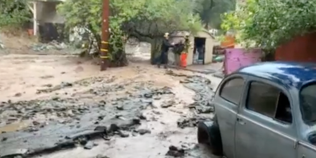 Multiple rescued after being trapped in California mudslides | Fox Weather