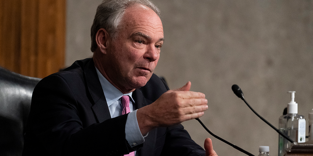 Sen. Tim Kaine among hundreds of drivers stranded on I-95 in Virginia ...