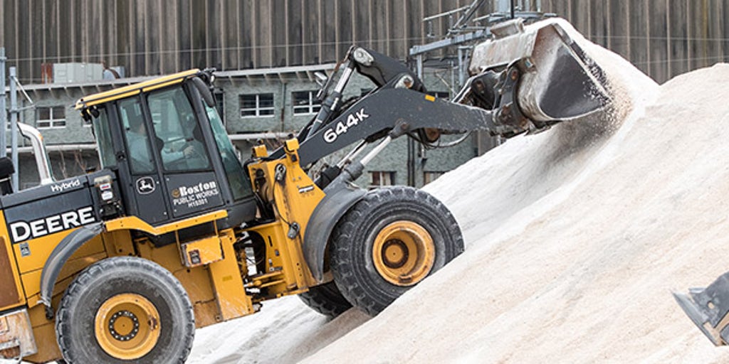 More than salt: The science behind de-icing roads during winter | Fox ...