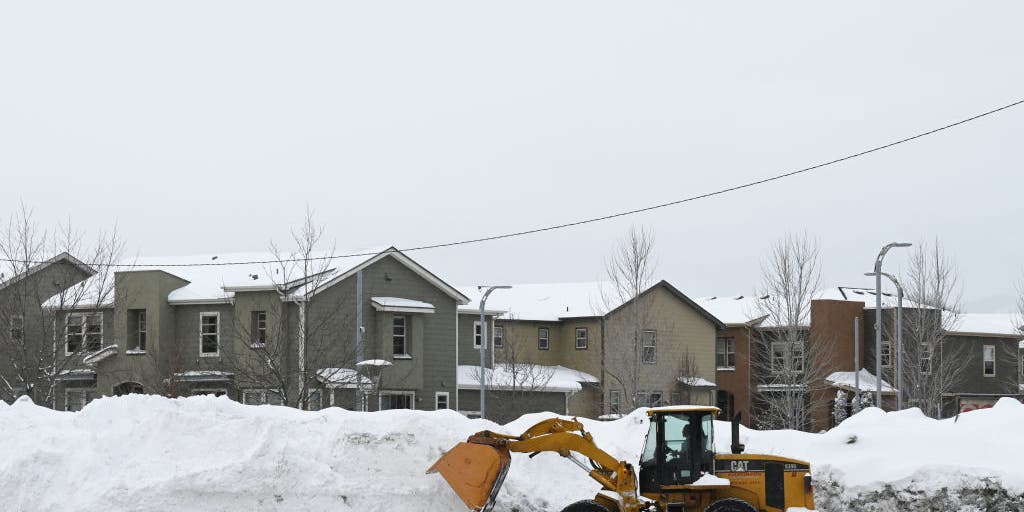 Colorado Springs blanketed by nearly 2 feet of snow | Fox Weather