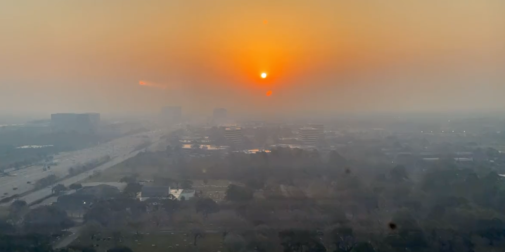 Smoke from Texas wildfires brings unhealthy air quality to Houston area ...