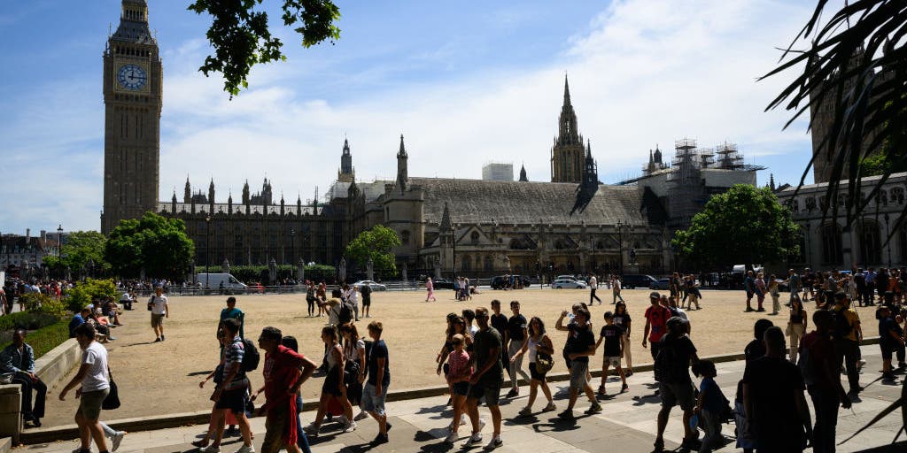 First-ever 'Extreme Heat Warning' issued in England as temps forecast ...