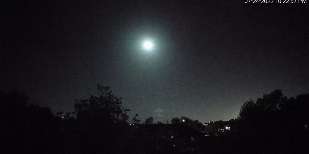 Great balls of fire! Fireball illuminates night sky above Texas | Fox ...