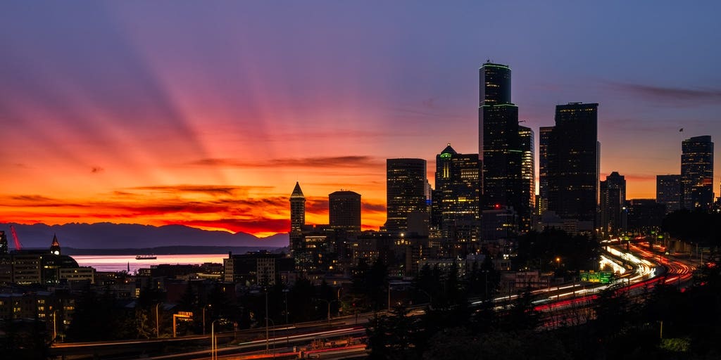 Last glimpse of Seattle summer sunlight puts on heavenly show | Fox Weather
