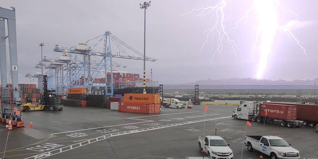 Massive lightning bolts streak across skies near Seattle amid rare ...