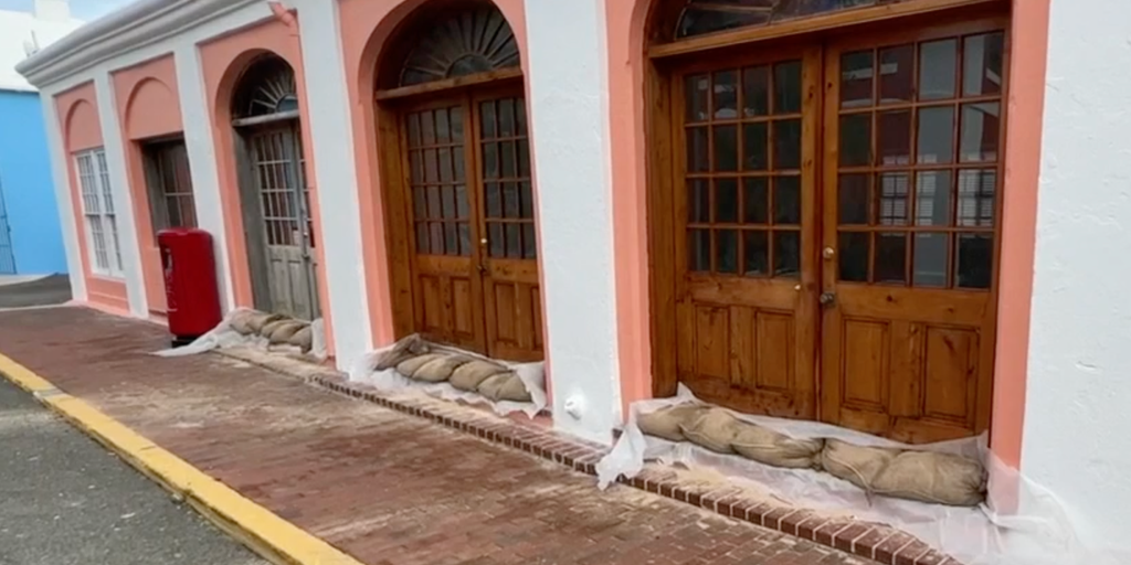 Bermuda braces for impacts from Hurricane Fiona | Fox Weather
