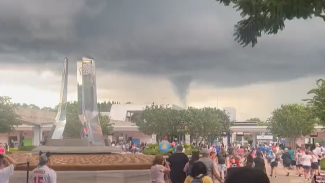 Video: Visitors seek shelter after funnel cloud spotted from Disney ... Video: Visitors seek shelter after funnel cloud spotted from Disney ...