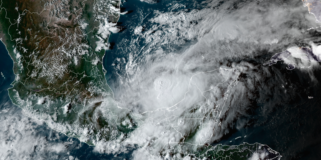 Karl weakens as it approaches Mexican coast | Fox Weather