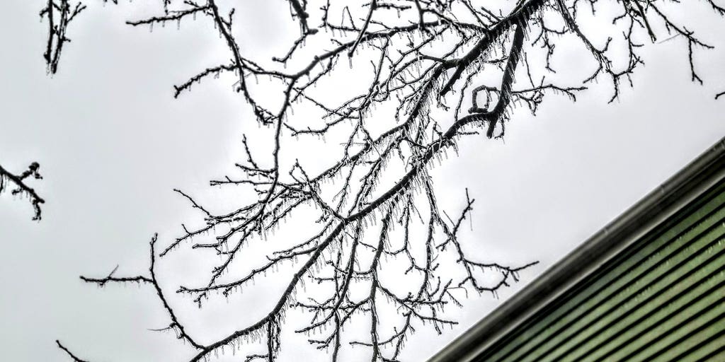 Wintry mix of snow, ice keeps northern states under winter weather ...