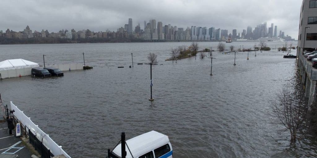 Northeast costal flooding from Christmas blizzard could reach 3 feet by ...