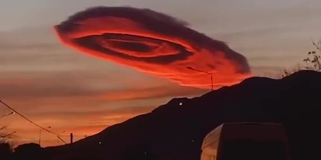 UFO over Turkey? Learn what makes these clouds appear so alien-like ... UFO over Turkey? Learn what makes these clouds appear so alien-like ...