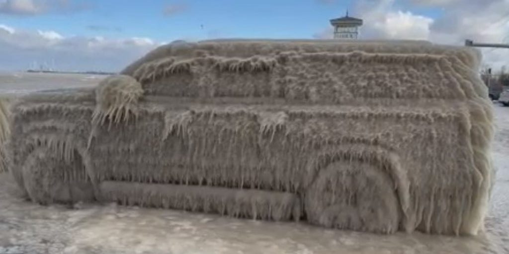 See New York cars encased in ice after lake spray freezes vehicles to ...