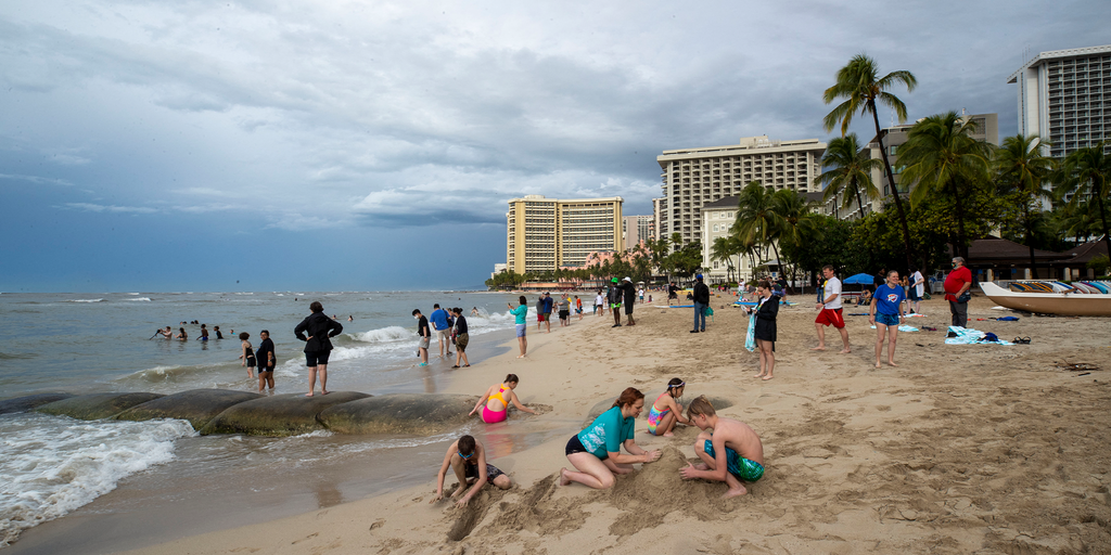 Hawaii braces for flooding as thunderstorms, snow pound the Aloha State ...