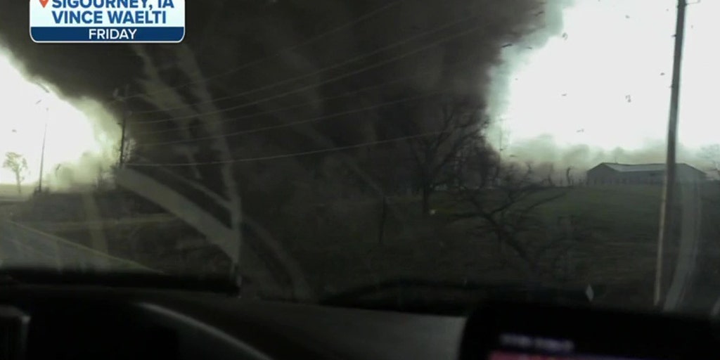 'Really jaw dropping': Storm chaser gets up close look at EF-4 tornado ...