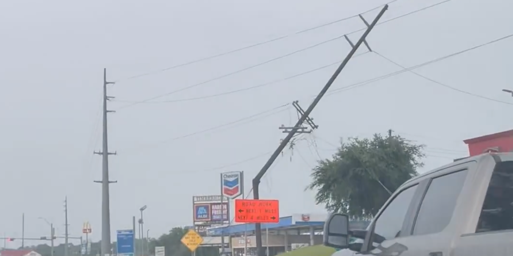 80-mph winds from Texas storm topples trees, power lines | Fox Weather