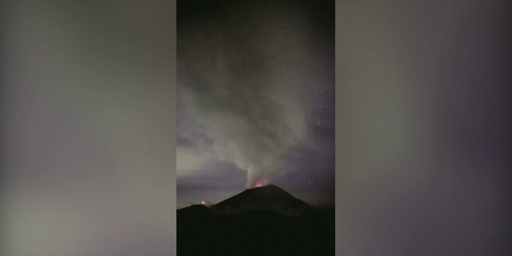 Time-lapse video shows Mexico's Popocatépetl belch smoke, ash as 22 ...