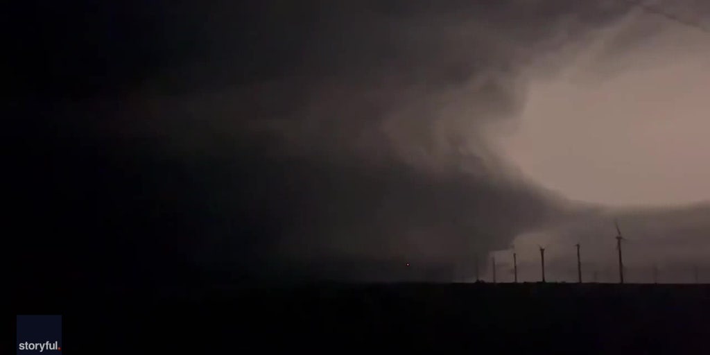 Watch: Lightning illuminates 'mothership' supercell storm over New ...