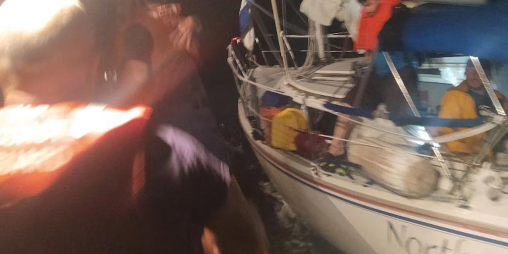 4 people, dog rescued from sinking ship in south Florida | Fox Weather