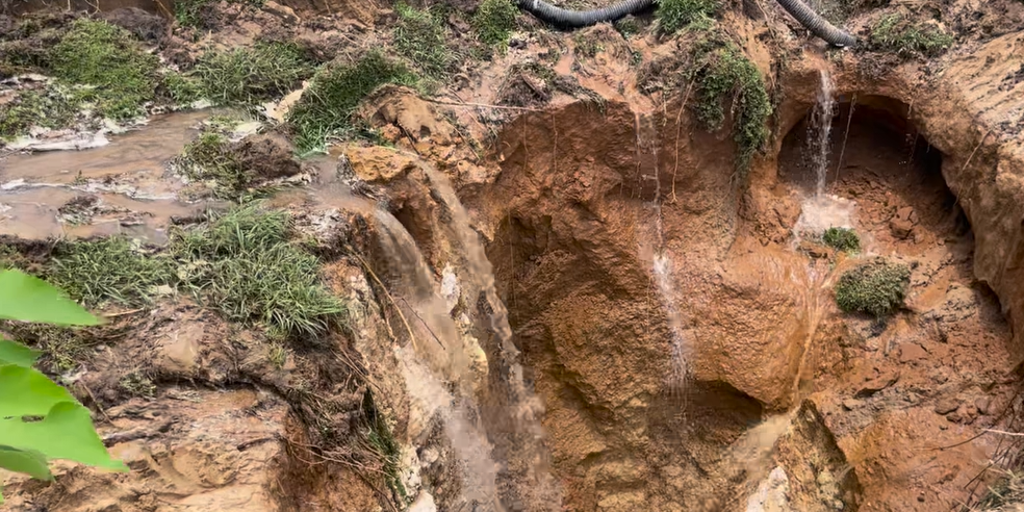Large hole threatens Central Florida home after days of heavy rainfall ...