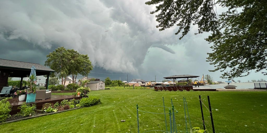 Severe storms knock out power to over half a million customers on ...