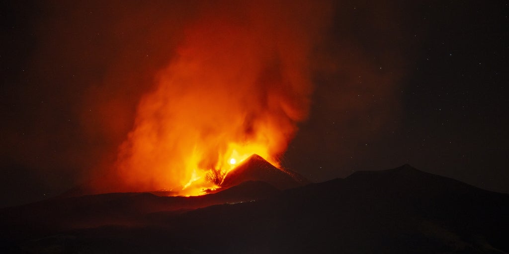 Watch: Volcano in Italy erupts, spewing a fountain of lava into the air ...