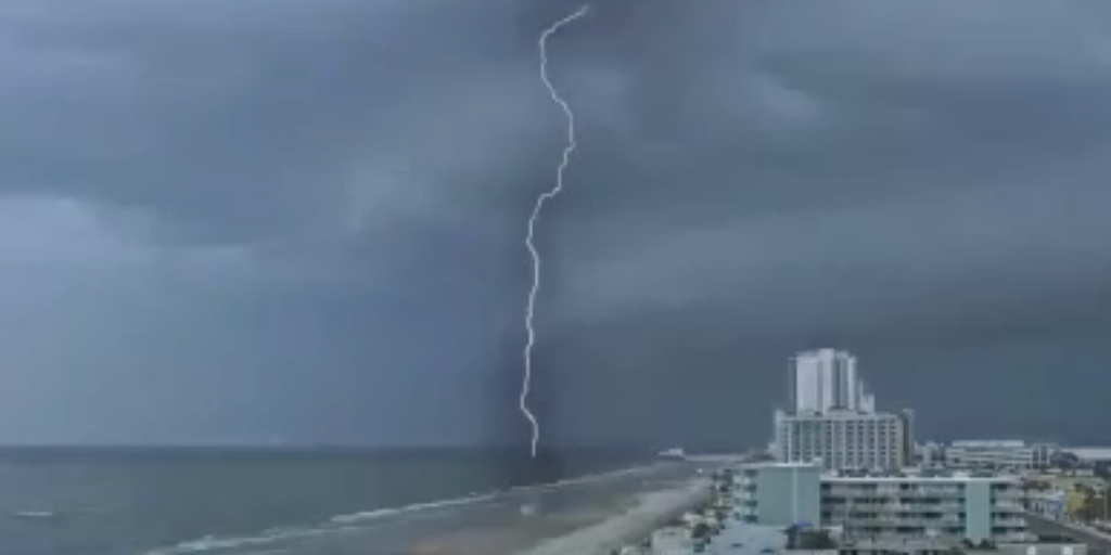 Mother, child hit by lightning marking Florida's second strike in 2 ...