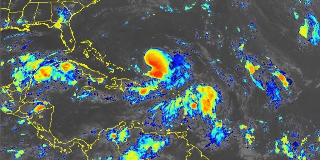 Tropical Storm Franklin to shoot the gap between US and Bermuda but ...