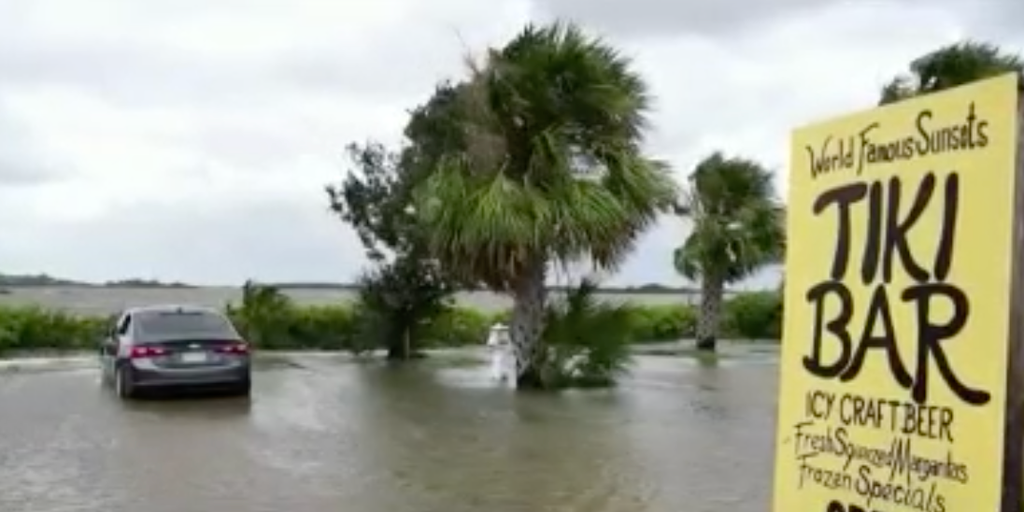 Cedar Key tiki bar wrecked by Idalia's storm surge will reopen, owner ...