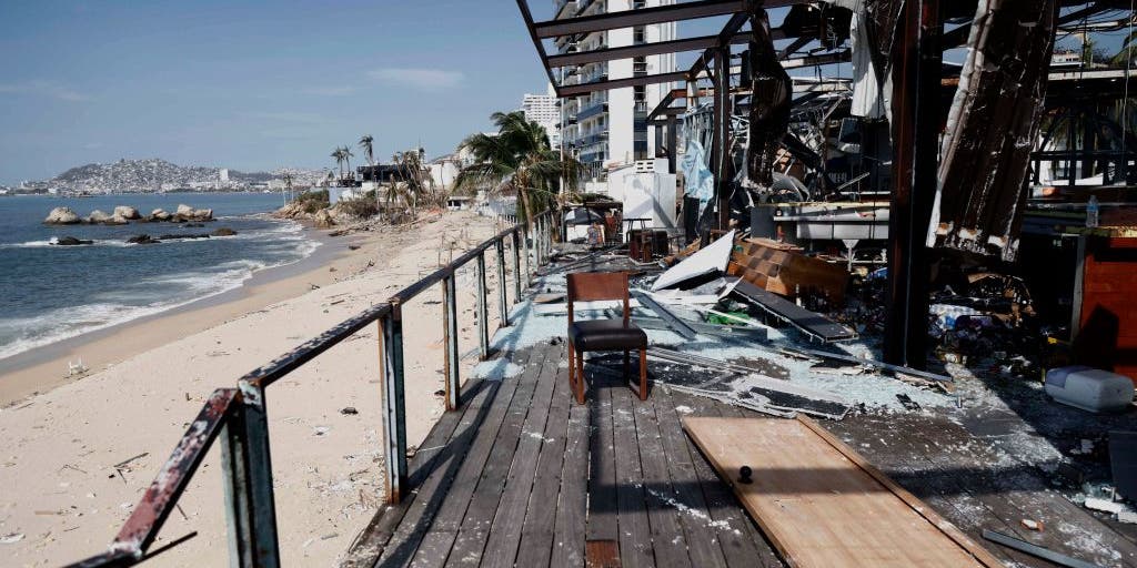 Watch: Women shield children in bathroom as Hurricane Otis’ ferocious ...