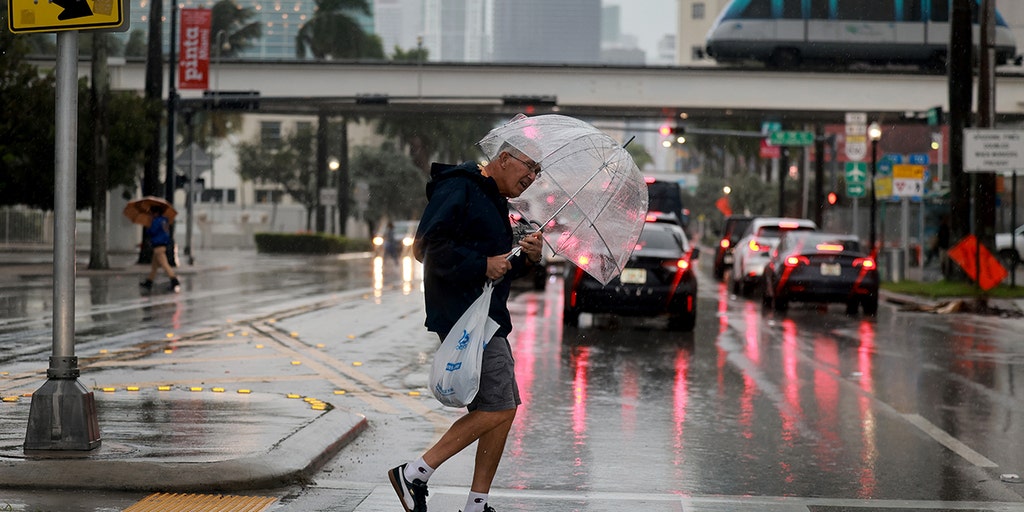 High winds, flooding rain leave thousands without power in South Florida on Thursday | Fox Weather