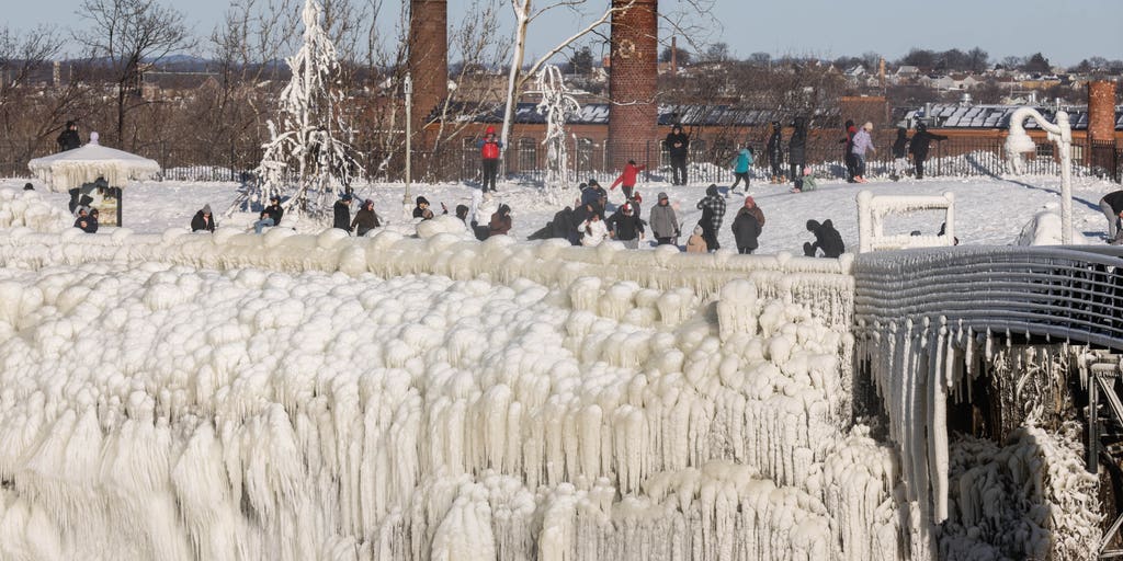 Arctic blast freezes New Jersey waterfall befitting scenes from 'Frozen ...