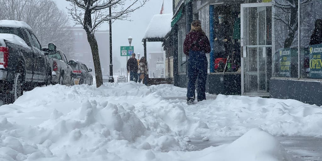 Torrential rains slam I-95 corridor as heavy snow pummels inland ...
