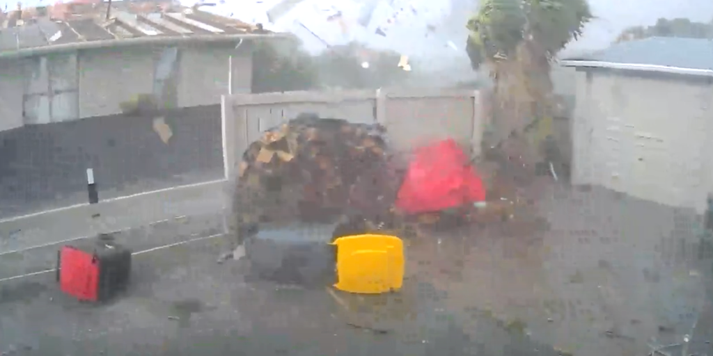 Straight-line winds rip roof clean off New Zealand home | Fox Weather