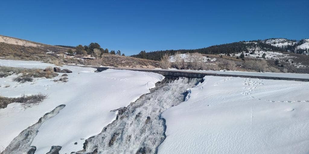 Large crack threatens potential dam failure and flash flooding in Utah ...