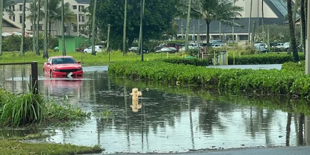 Hawaiis Kauai Island Swamped By Flash Flooding After 12 Inches Of Rain