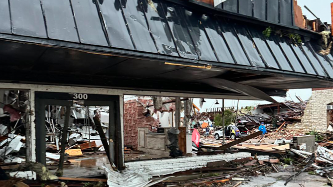 Sulphur, Oklahoma, nearly unrecognizable after direct hit from tornado ... Sulphur, Oklahoma, nearly unrecognizable after direct hit from tornado ...