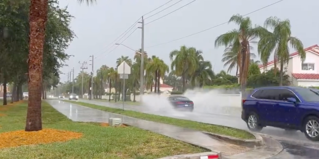 Tropical moisture surging into Florida means rainy week ahead | Fox Weather