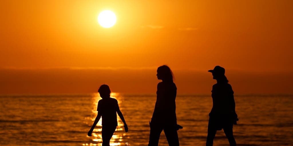 NOAA's August 2024 climate outlook shows sweltering heat continues to ...