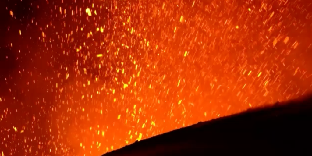 Video shows clouds of smoke, lava rising from Italy's Mt. Etna volcano ...
